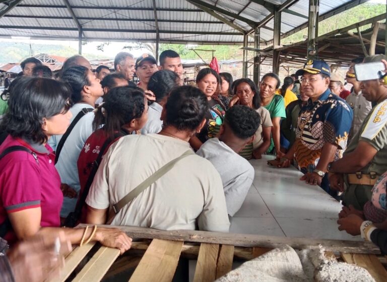 Wakil Bupati TTU Tinjau Langsung Penataan Pedagang di Pasar Baru ...
